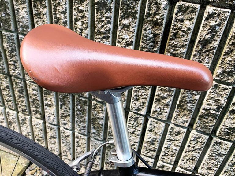 WEEKEND BIKESのサドルをお尻に優しいGORIX GX-C19に交換｜自転車どろぬまっくす